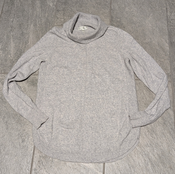 Neiman Marcus | Sweaters | Neiman Marcus Gray Turtleneck Cashmere ...